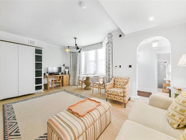 Hornton Street, Kensington, London, W8 Studio to rent £2,167 pcm £500 pw