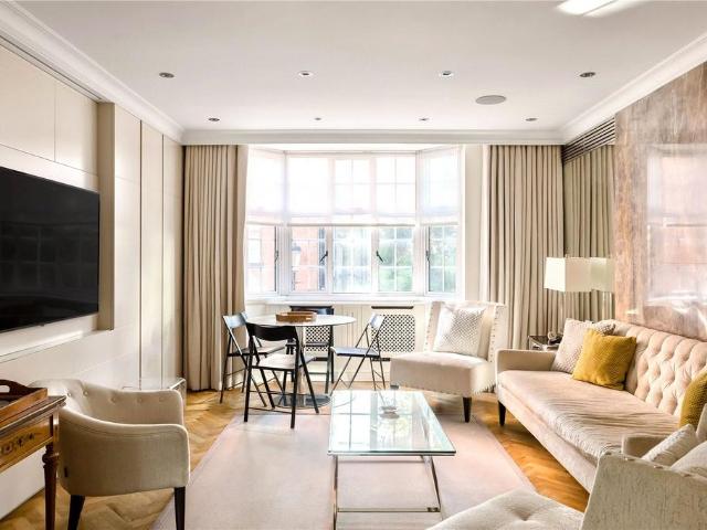 Hornton Street, Kensington, W8 3 bed apartment to rent £8,233 pcm £1,900 pw