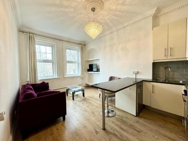 Hornton Street, London W8 2 bed apartment to rent £3,200 pcm £738 pw