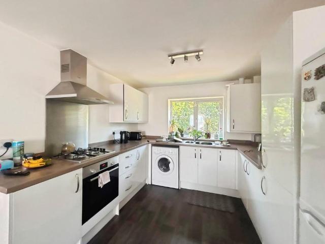 Horrell Court, Peterborough, PE3 2 bed apartment to rent £1,075 pcm £248 pw