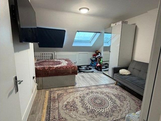 Horsa Road, Erith DA8, Studio to rent, £1,350 pcm | PrimeLocation