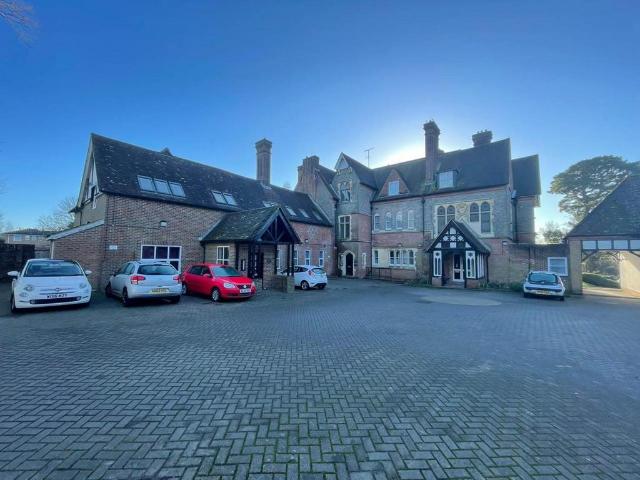 Horsgate House, Hanlye Lane, Cuckfield 1 bed flat to rent £1,075 pcm £248 pw