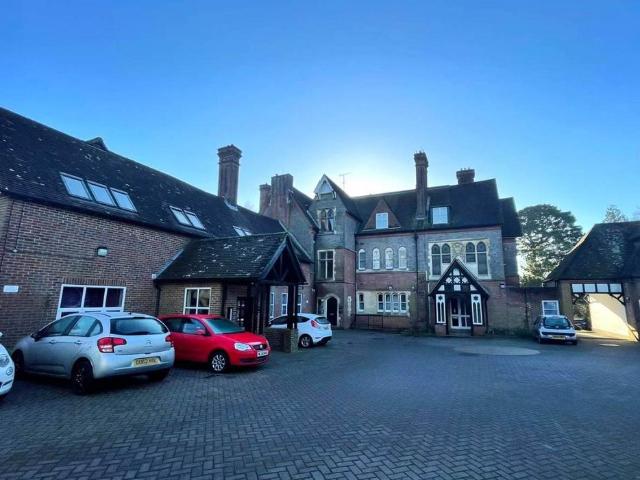 Horsgate House, Hanlye Lane, Cuckfield 2 bed flat to rent £1,375 pcm £317 pw