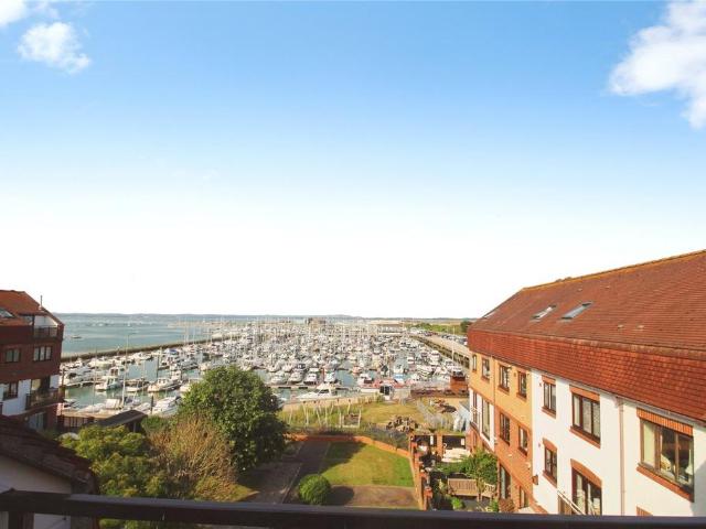 Horse Sands Close, Hampshire PO4 3 bed flat to rent £1,600 pcm £369 pw