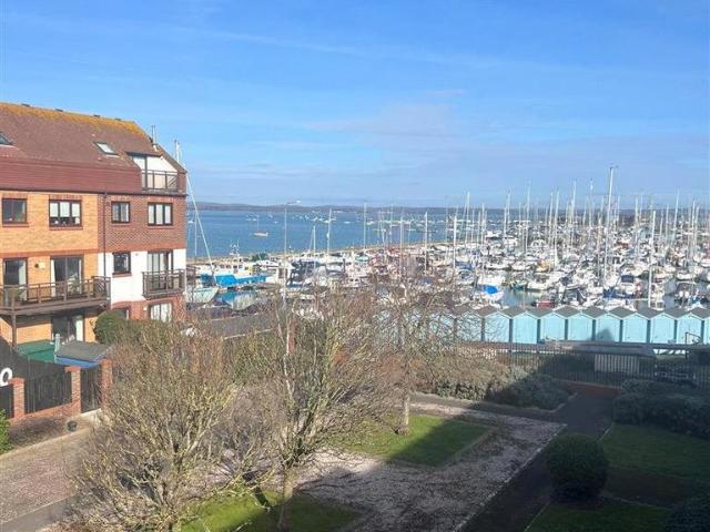 Horse Sands Close, Hampshire PO4 3 bed flat to rent £1,600 pcm £369 pw