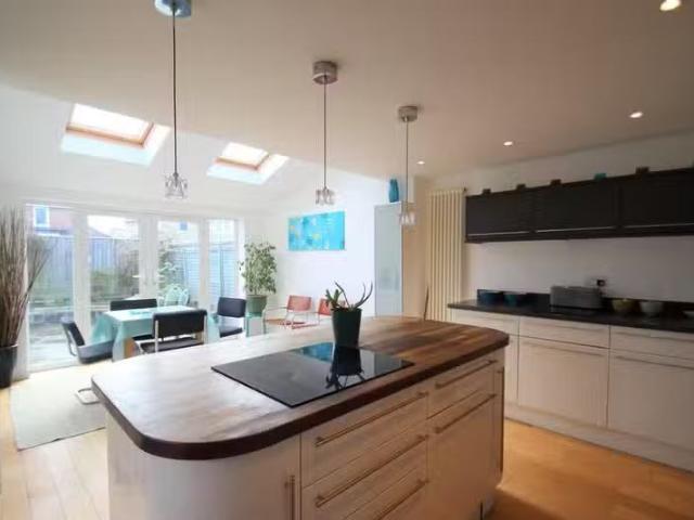 Horseman Close 3 bed semi detached house to rent £1,900 pcm.