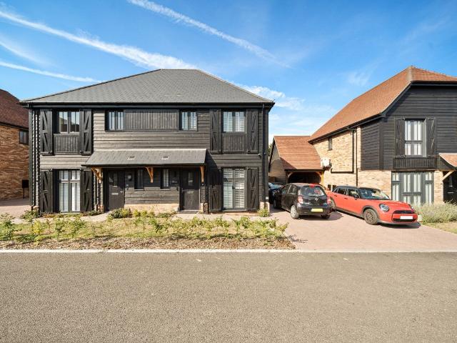 Horsemans Green Road, Rainham, Gillingham, Kent ME8, 3 bed semi detached house to rent, £2,000 pcm | PrimeLocation