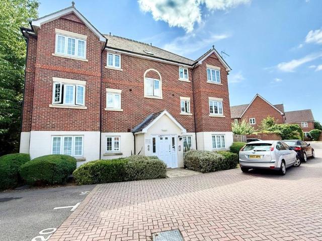 Horsecroft Way, Tilehurst, Reading, Berkshire RG31, 2 bed flat to rent, £1,300 pcm | PrimeLocation