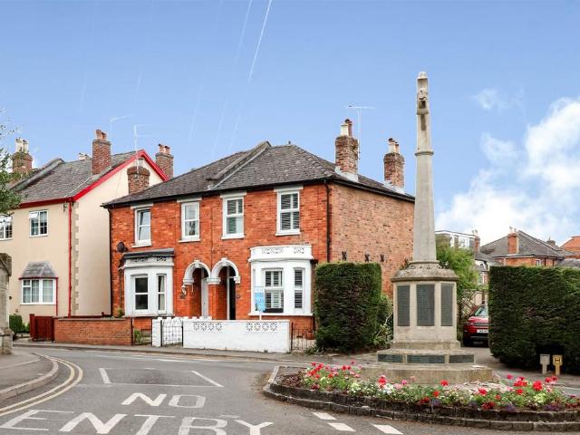 Horsefair Street, Charlton Kings 4 bed semi detached house to rent £2,195 pcm £507 pw