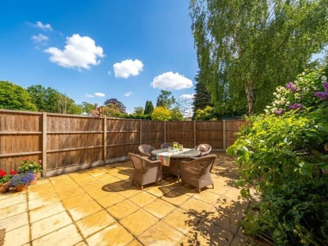 Horsell, Woking GU21, Studio to rent, £1,000 pcm | PrimeLocation