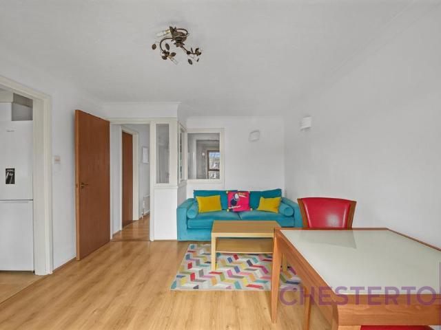 Horseshoe Close 2 bed flat to rent £1,850 pcm £427 pw