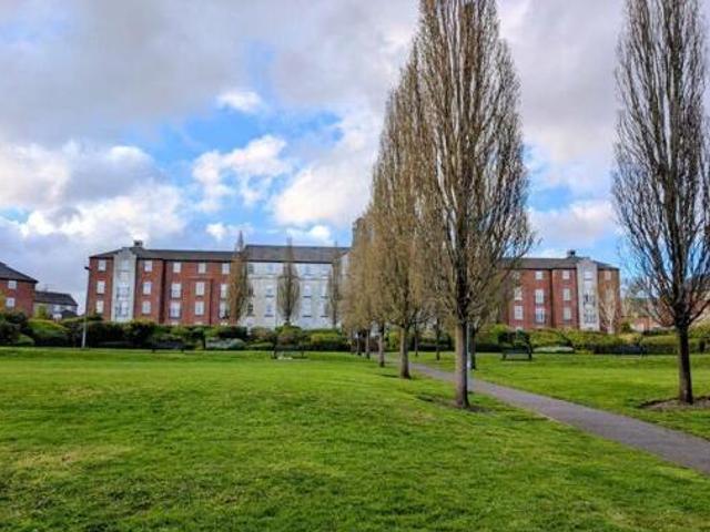 Horseshoe Crescent, Birmingham, 2 Bedroom Apartment