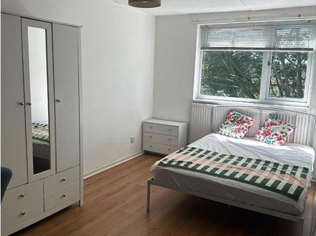 Horseshoe Crescent, London UB5, Room to rent, £625 pcm | PrimeLocation