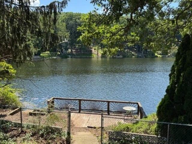 Horseshoe Dr, Jefferson Township, Home For Sale