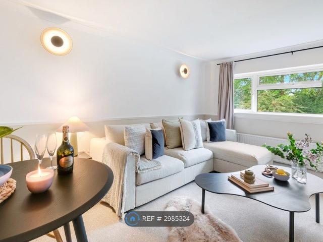 Horseshoe Lane, Watford WD25, 1 bed maisonette to rent, £2,200 pcm | PrimeLocation