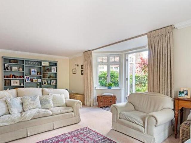 Horsham Road, Bramley, 3 Bedroom Flat