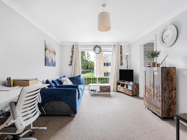 Horspath Driftway, Headington OX3, 2 bed flat to rent, £1,500 pcm | PrimeLocation
