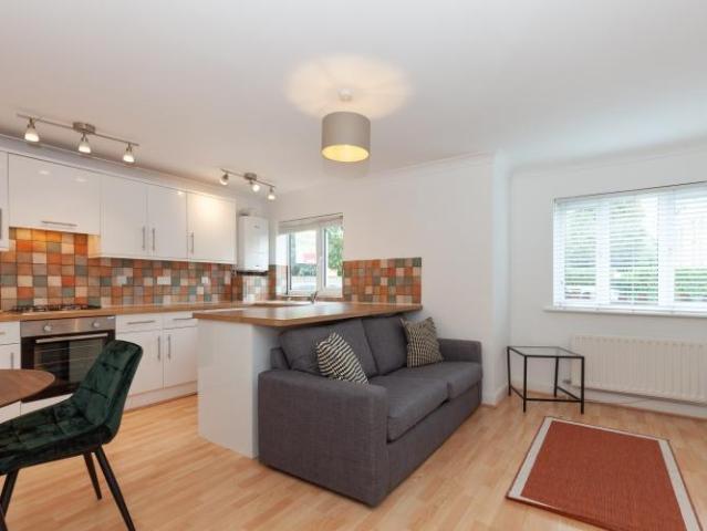Horspath Driftway, Headington 2 bed apartment to rent £1,600 pcm £369 pw