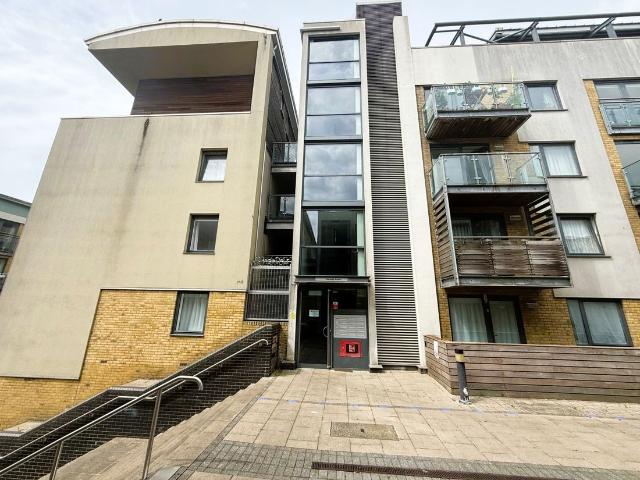 Horsted Court, Brighton, East Sussex BN1, 2 bed flat to rent, £1,750 pcm | PrimeLocation