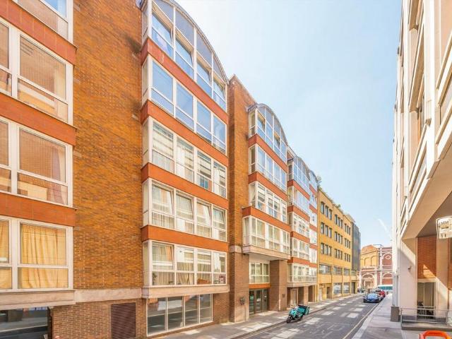 Hosier Lane, London EC1A Studio to rent £2,149 pcm £496 pw