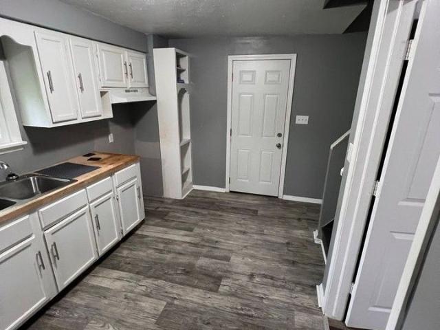 Hosmer Ave. 6606 6608 4 Bedroom Apartment for Rent at 6606 Hosmer Ave, Cleveland, OH 44105 South Broadway