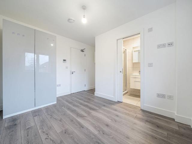 Hospital Way, Hither Green SE13, 1 bed property to rent, £900 pcm | PrimeLocation