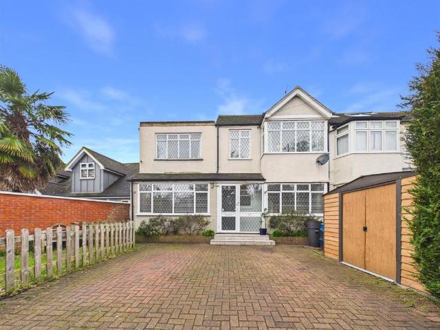 Hospital Bridge Road, Twickenham 4 bed end of terrace house to rent £3,200 pcm £738 pw