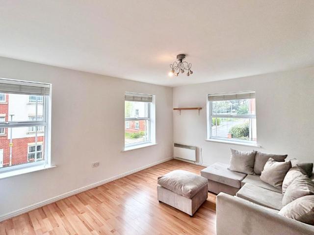 Hospital Street, Birmingham, B23 2 bed flat to rent £1,050 pcm £242 pw