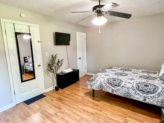 Hospitality Focused CoLiving in Lilburn Move In Ready • Secured Private Rooms for Professionals Quiet, Clean & Respectful Home • All Utils Incld Top Rated Host