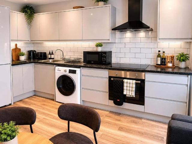 Hotwell Road, Bristol, Bristol, City. 3 bed apartment to rent £2,999 pcm £692 pw