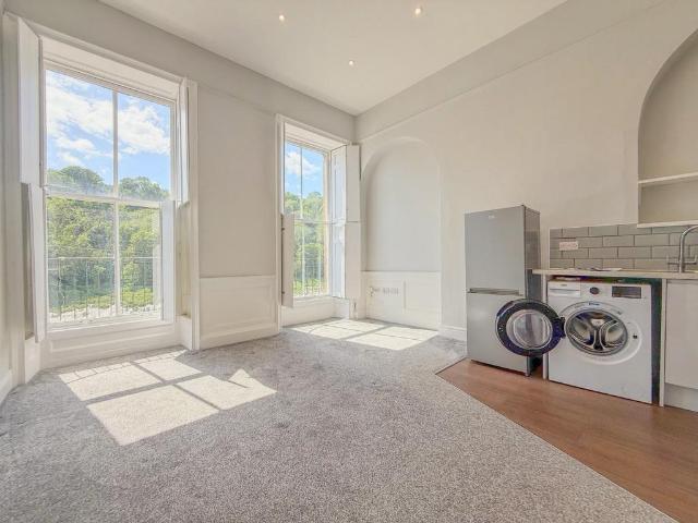 Hotwell Road, Bristol BS8 2 bed apartment to rent £1,395 pcm £322 pw