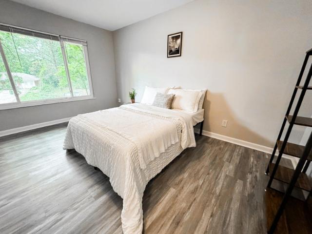 HOT LISTING Spacious rooms in a freshly renovat