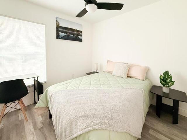 Hot NEW Listing Come live in this New Construction PadSplit in East Tampa. Close to everything!
