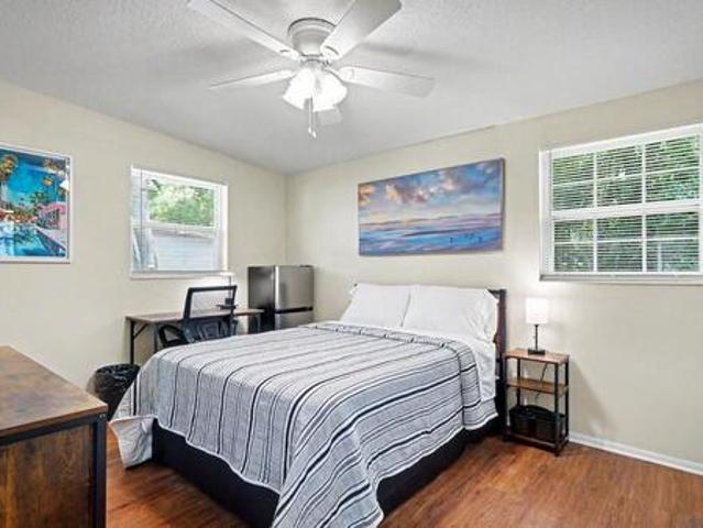 HOT NEW LISTING!* Arlington Hills, a 4 minute walk to transit stop Merrill Rd. & Wedgefield Blvd