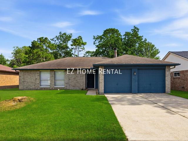 Hot Rental Alert! 4 Bedroom Home in Prime League City Location