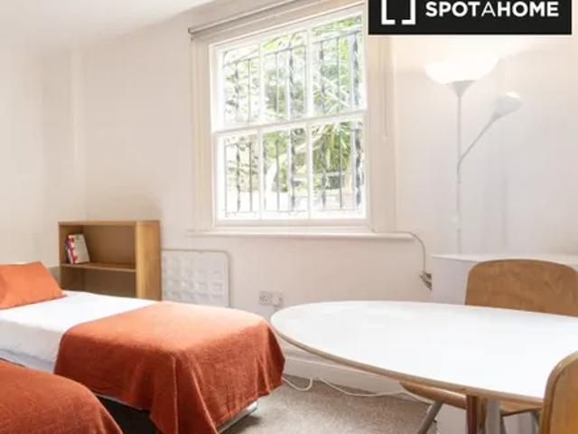 Hotel Indigo London Kensington, 34 44 Barkston Gardens, London, SW5 0EN, United Kingdom | Room for rent #154398961 | Rentberry