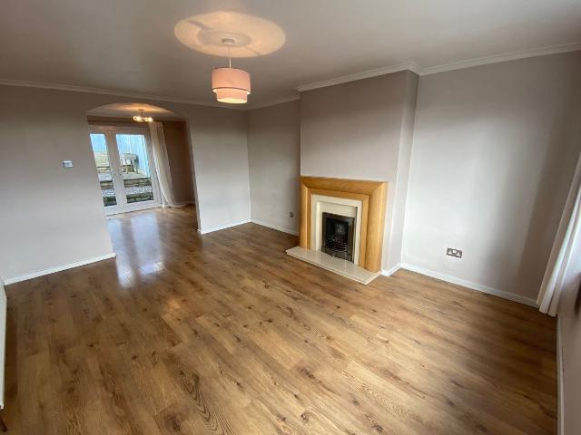 Hough Top, Leeds LS13, 3 bed property to rent, £1,100 pcm | PrimeLocation