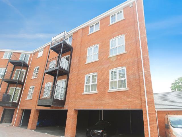 Houghton Way, Bury St. Edmunds IP33, 2 bed flat to rent, £1,400 pcm | PrimeLocation