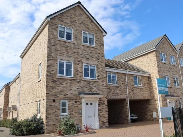 Houghton Way, Bury St Edmunds IP33 4 bed link detached house to rent £2,400 pcm £554 pw