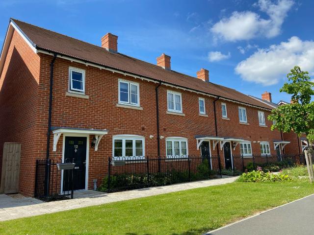 Houghton Avenue, Waterlooville PO7, 2 bed property to rent, £1,600 pcm | PrimeLocation