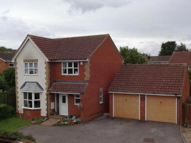 Houghton Regis, Bedford Road, Dunstable, 4 Bedroom Detached