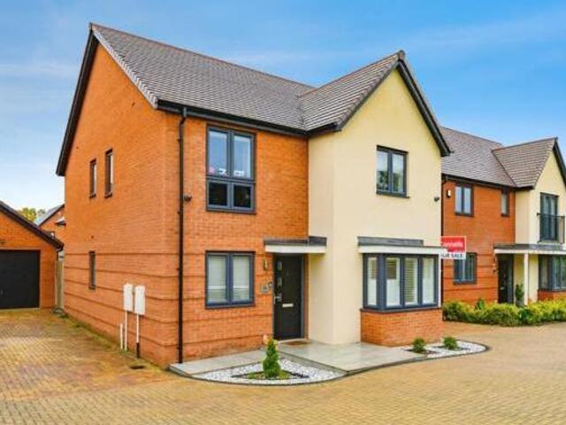 Houghton Regis, Claudia Gardens, Dunstable, 4 Bedroom Detached