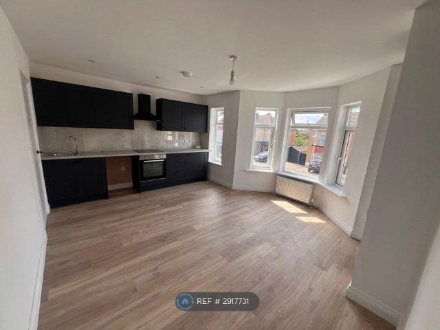 Houghton Road, Dunstable LU5, 2 bed flat to rent, £1,300 pcm | PrimeLocation