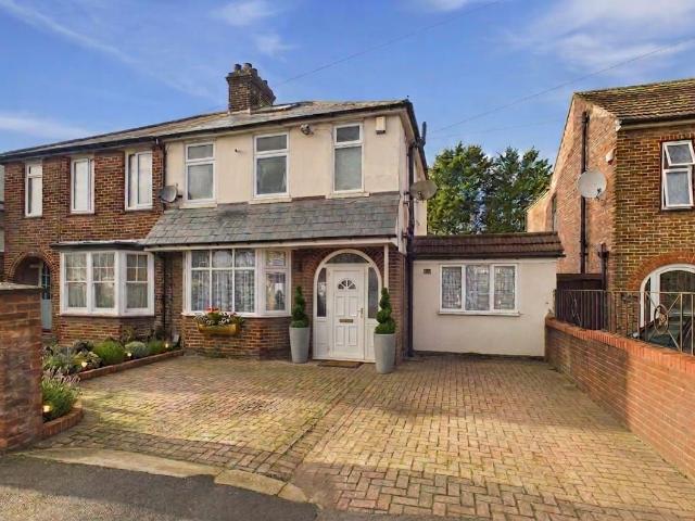 Houghton Road, Dunstable LU5, 4 bed semi detached house to rent, £2,200 pcm | PrimeLocation