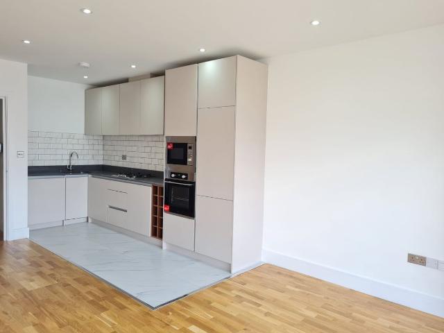 Hounslow TW3, 1 bed flat to rent, £1,650 pcm | PrimeLocation