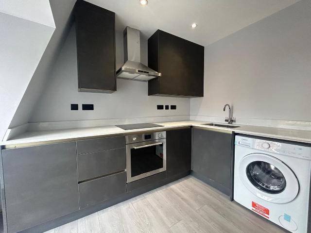 Hounslow TW3, 2 bed flat to rent, £1,850 pcm | PrimeLocation