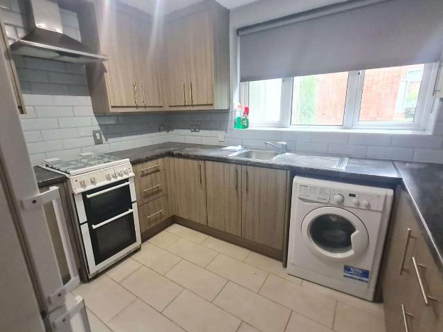 Hounslow TW3, 2 bed flat to rent, £1,900 pcm | PrimeLocation