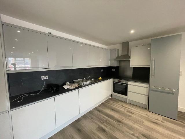 Hounslow TW3, 2 bed flat to rent, £2,300 pcm | PrimeLocation
