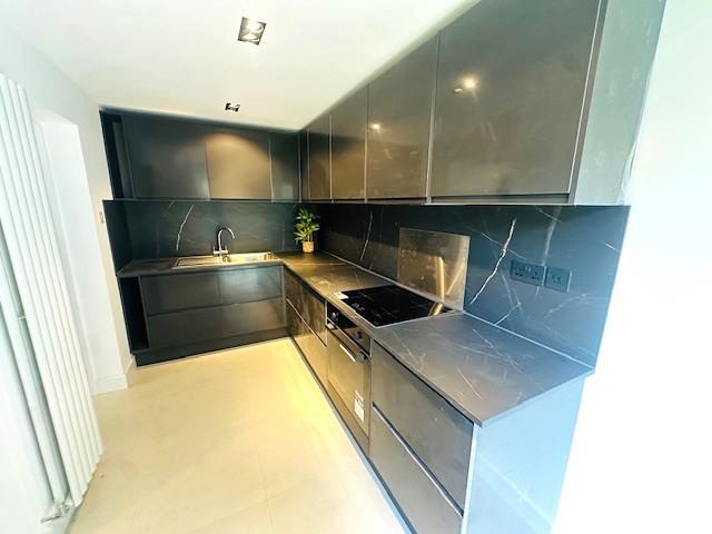 Hounslow TW4 3 bed end of terrace house to rent £2,550 pcm £588 pw