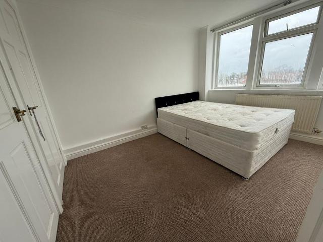 Hounslow, TW4 2 bed flat to rent £1,850 pcm £427 pw
